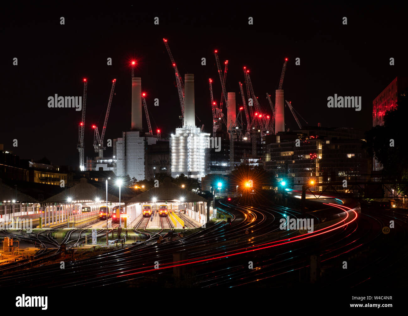 Battersea power station night time hi-res stock photography and images ...