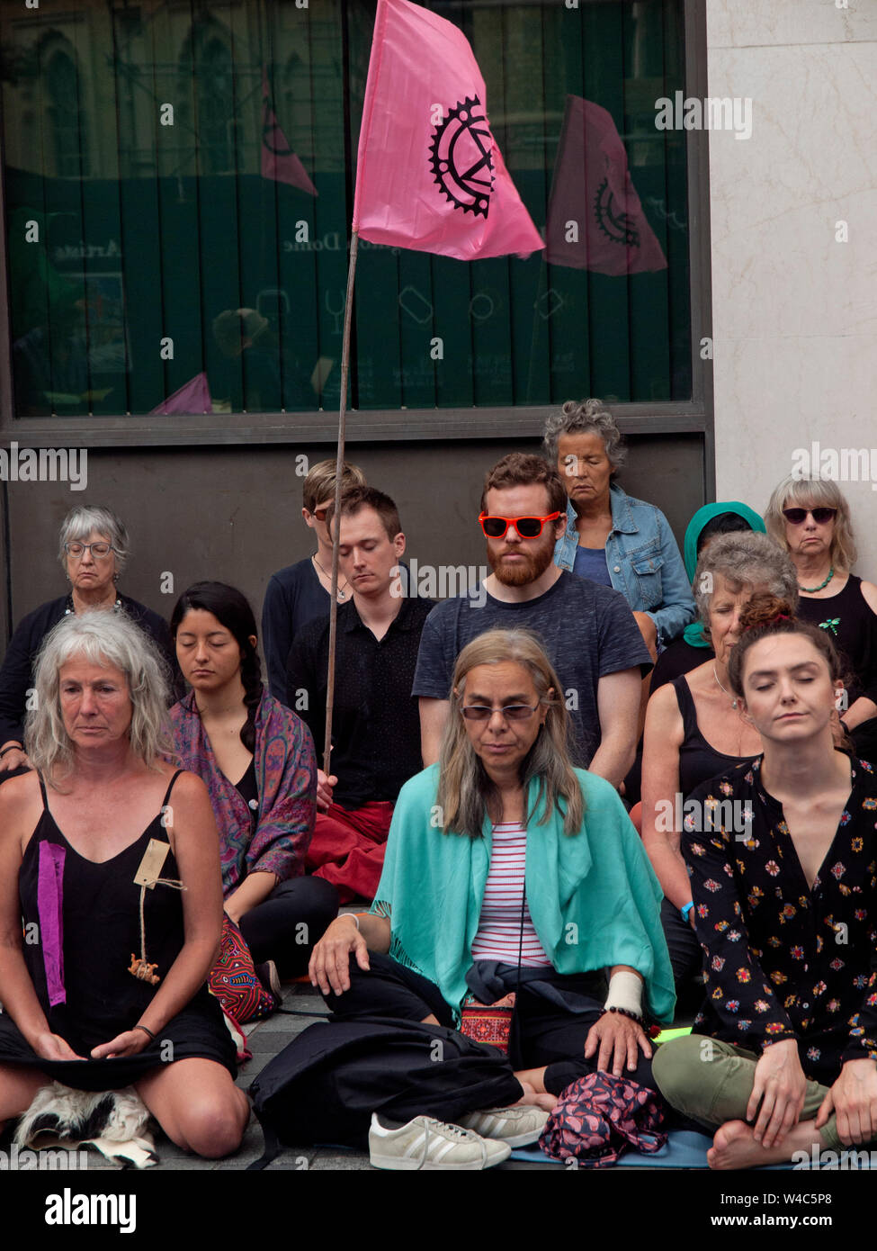 Passive resistance hi-res stock photography and images - Alamy