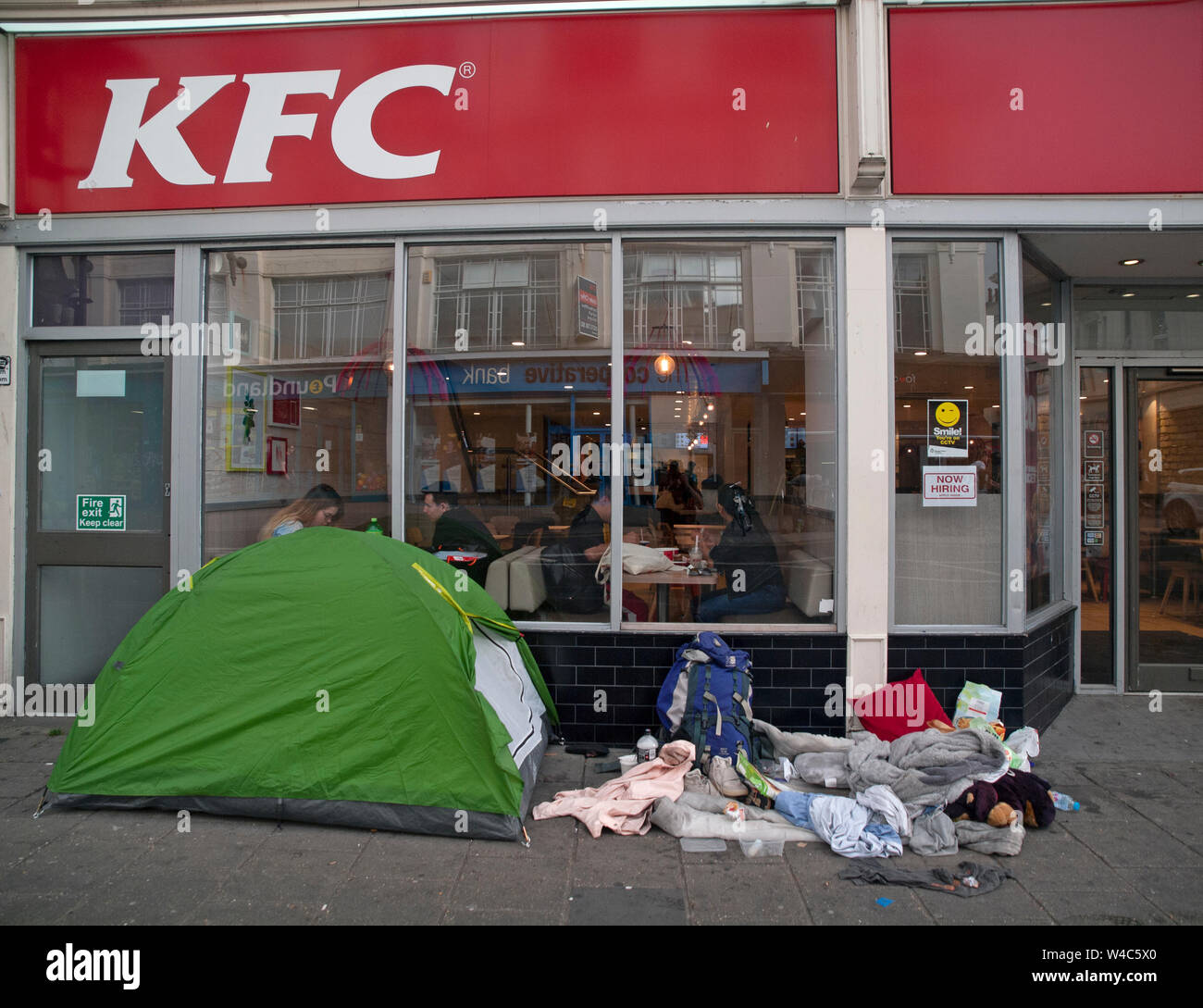 Homeless persons tent hi-res stock photography and images - Alamy