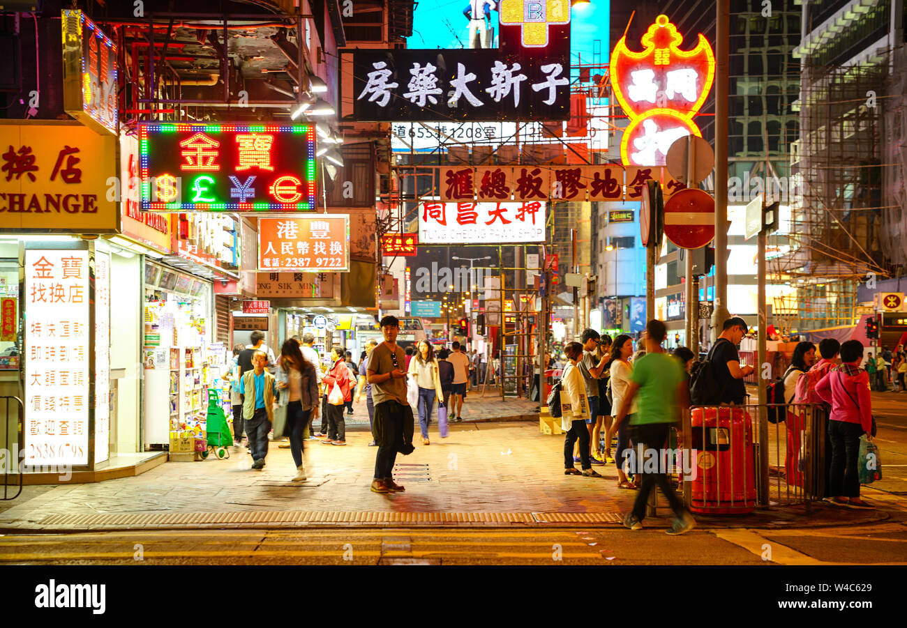 Kowloon, Hong Kong-Nov 6th, 2016: Lighted signboards and signs ...