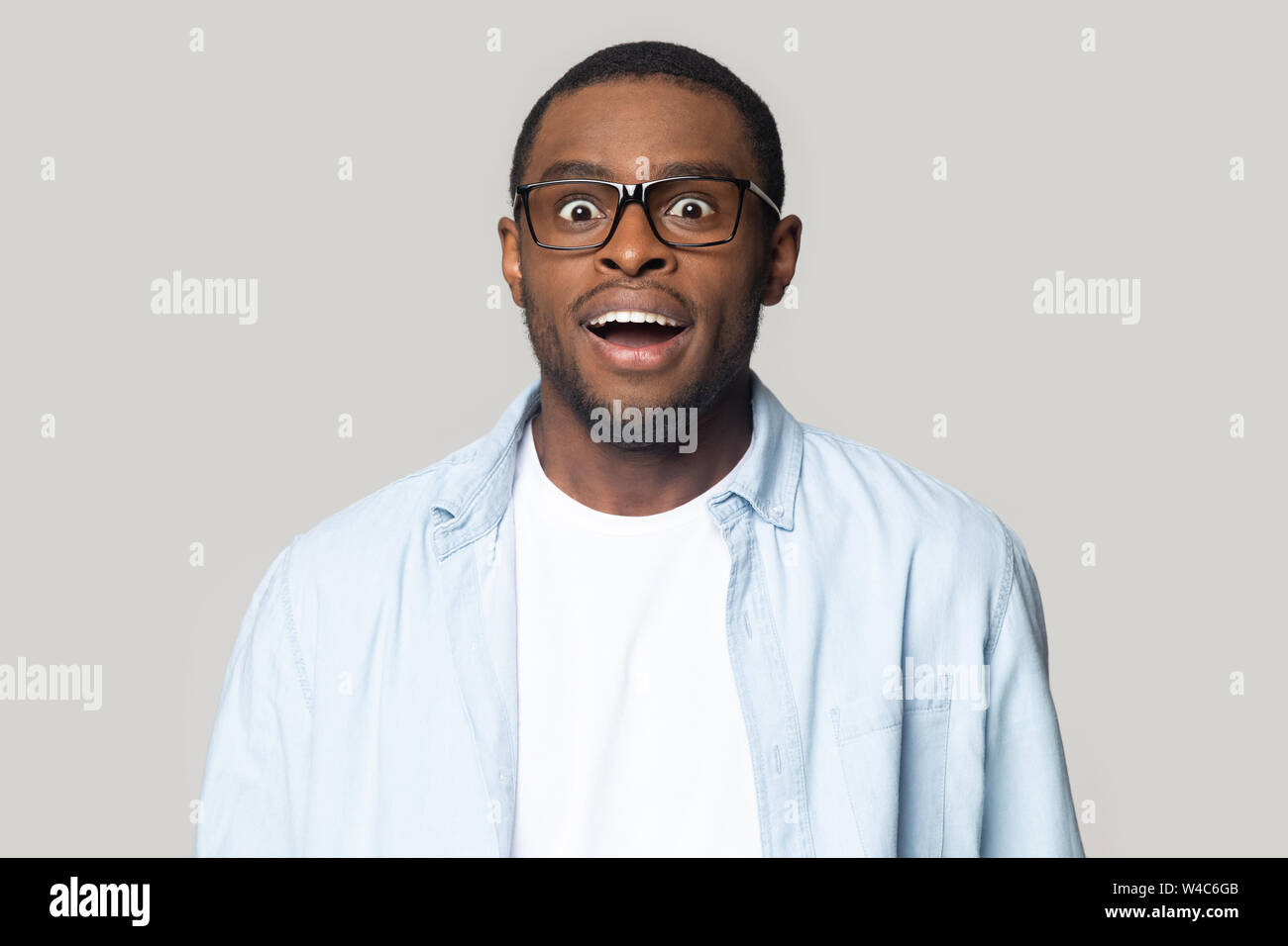 Amazed american hi-res stock photography and images - Alamy