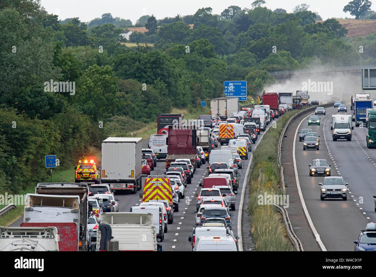Lorry m40 motorway hi-res stock photography and images - Alamy
