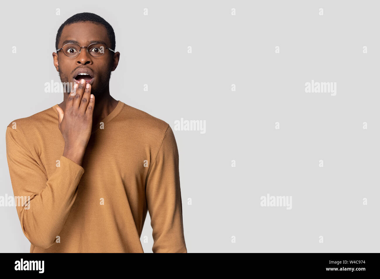 Black man with glasses hi-res stock photography and images - Alamy