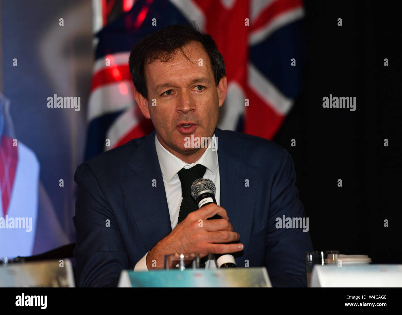 Commentator hall hi-res stock photography and images - Alamy