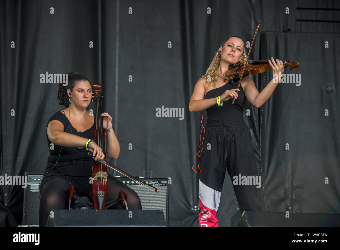 Twinkle singer hi-res stock photography and images - Alamy