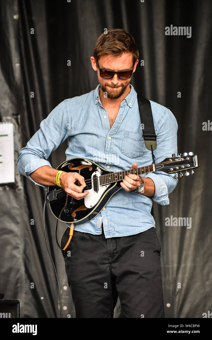 Twinkle singer hi-res stock photography and images - Alamy