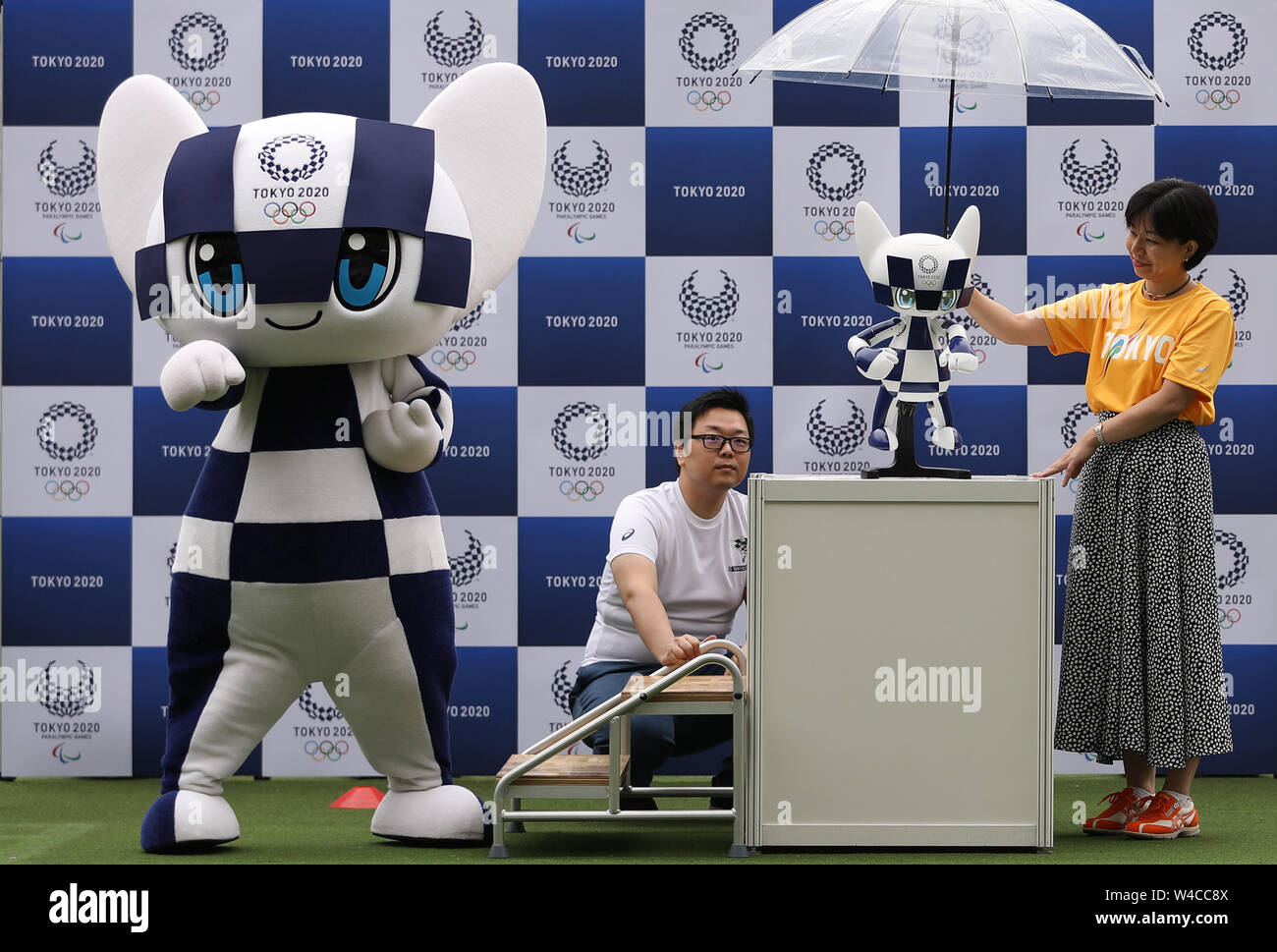 Tokyo, Japan. 22nd July, 2019. Mascot Miraitowa (1st L) makes the same ...