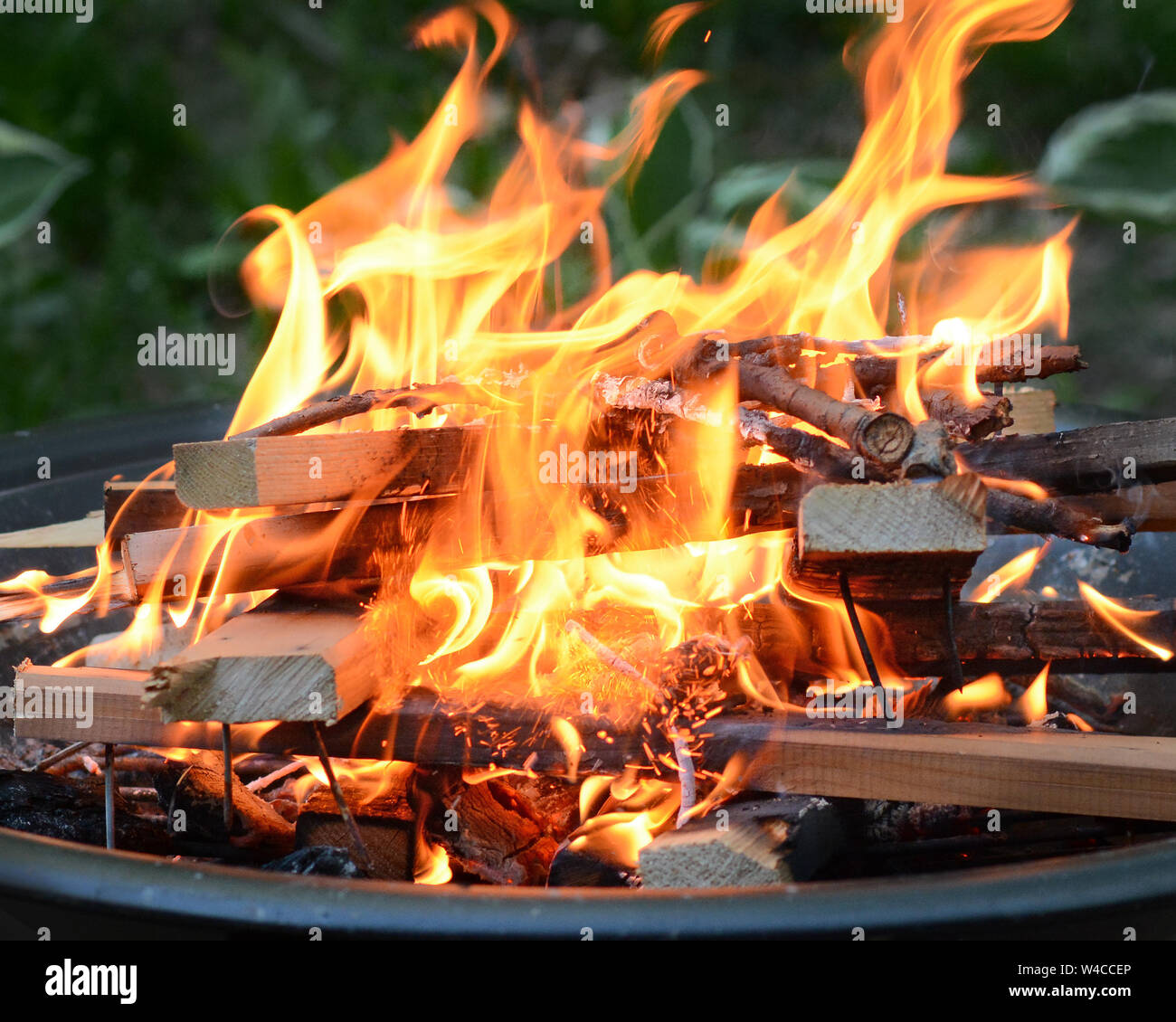 Campfire ring hi-res stock photography and images - Alamy