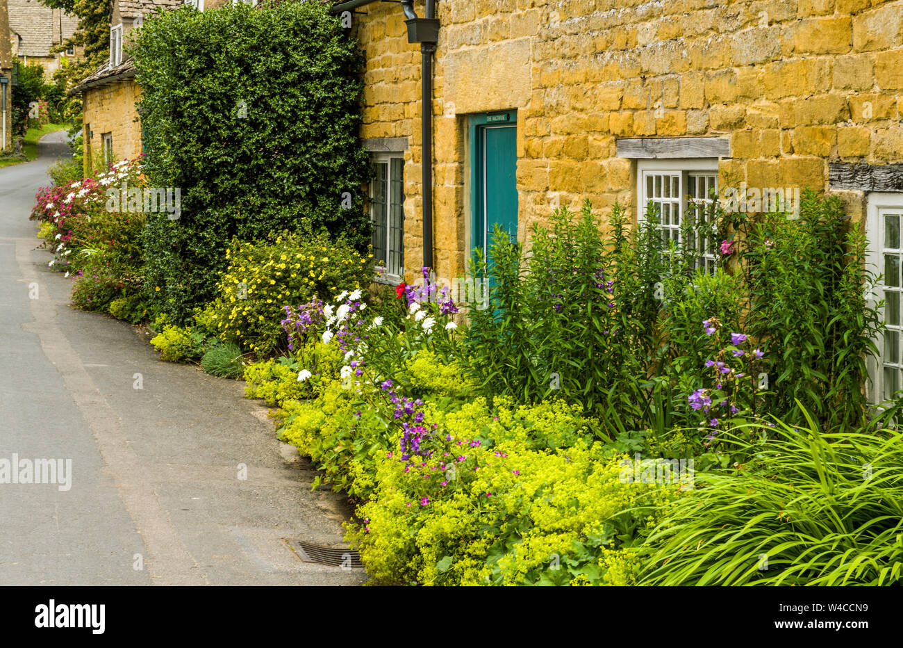 Rural village setting hi-res stock photography and images - Alamy
