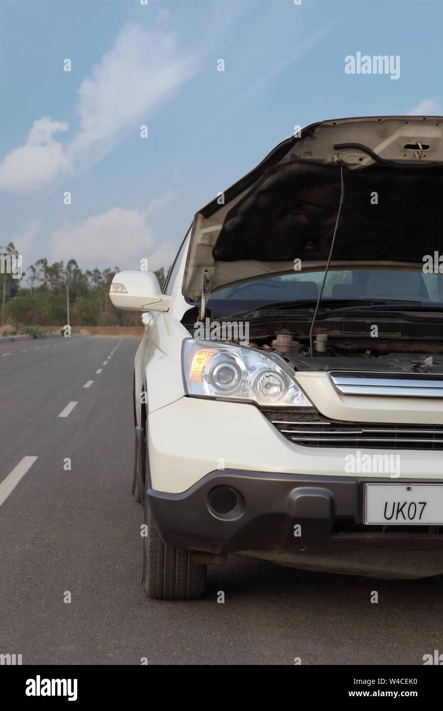 Sports car bonnets hi-res stock photography and images - Alamy