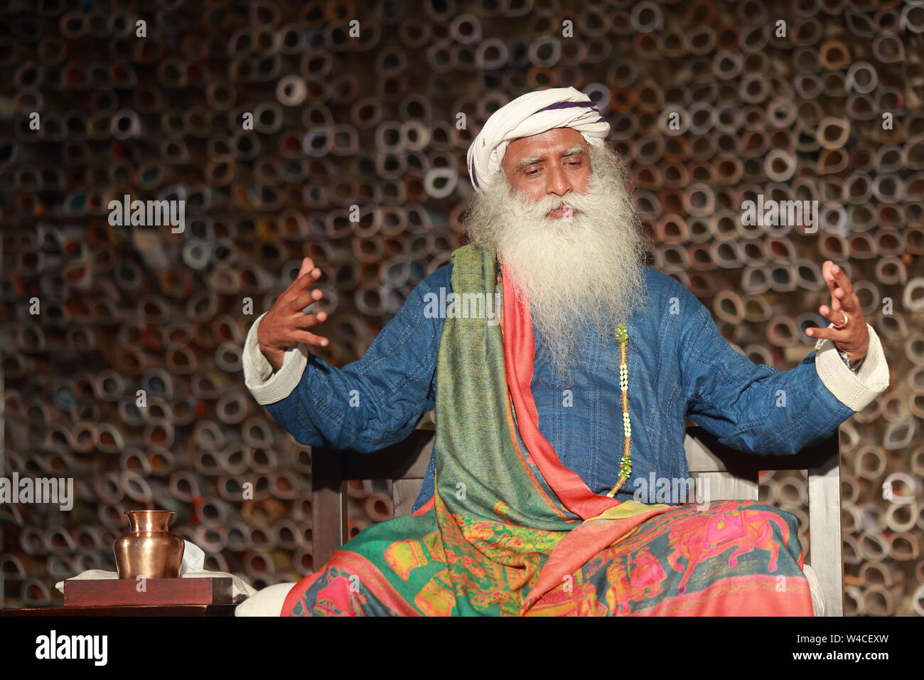 Sadhguru jaggi vasudev hi-res stock photography and images - Alamy