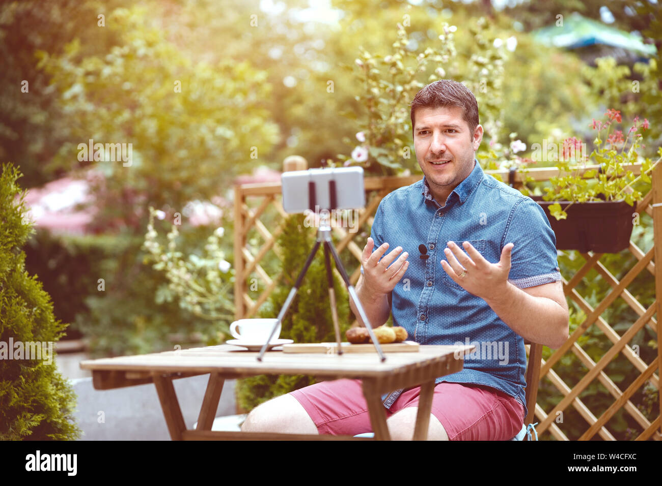 Man vlogger using smart phone while recording video for feed vlog Stock ...