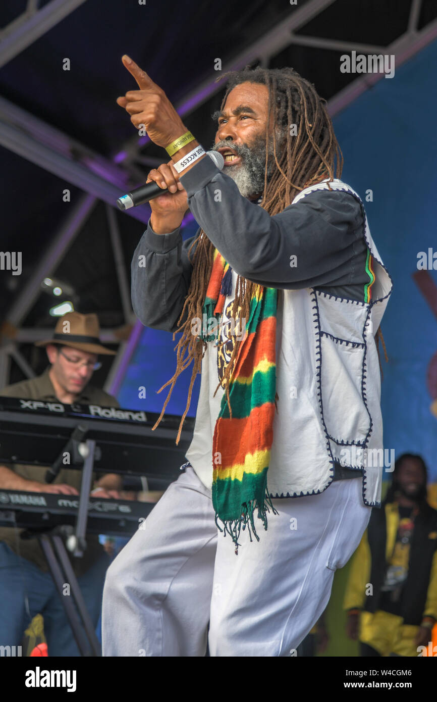 Twinkle singer hi-res stock photography and images - Alamy