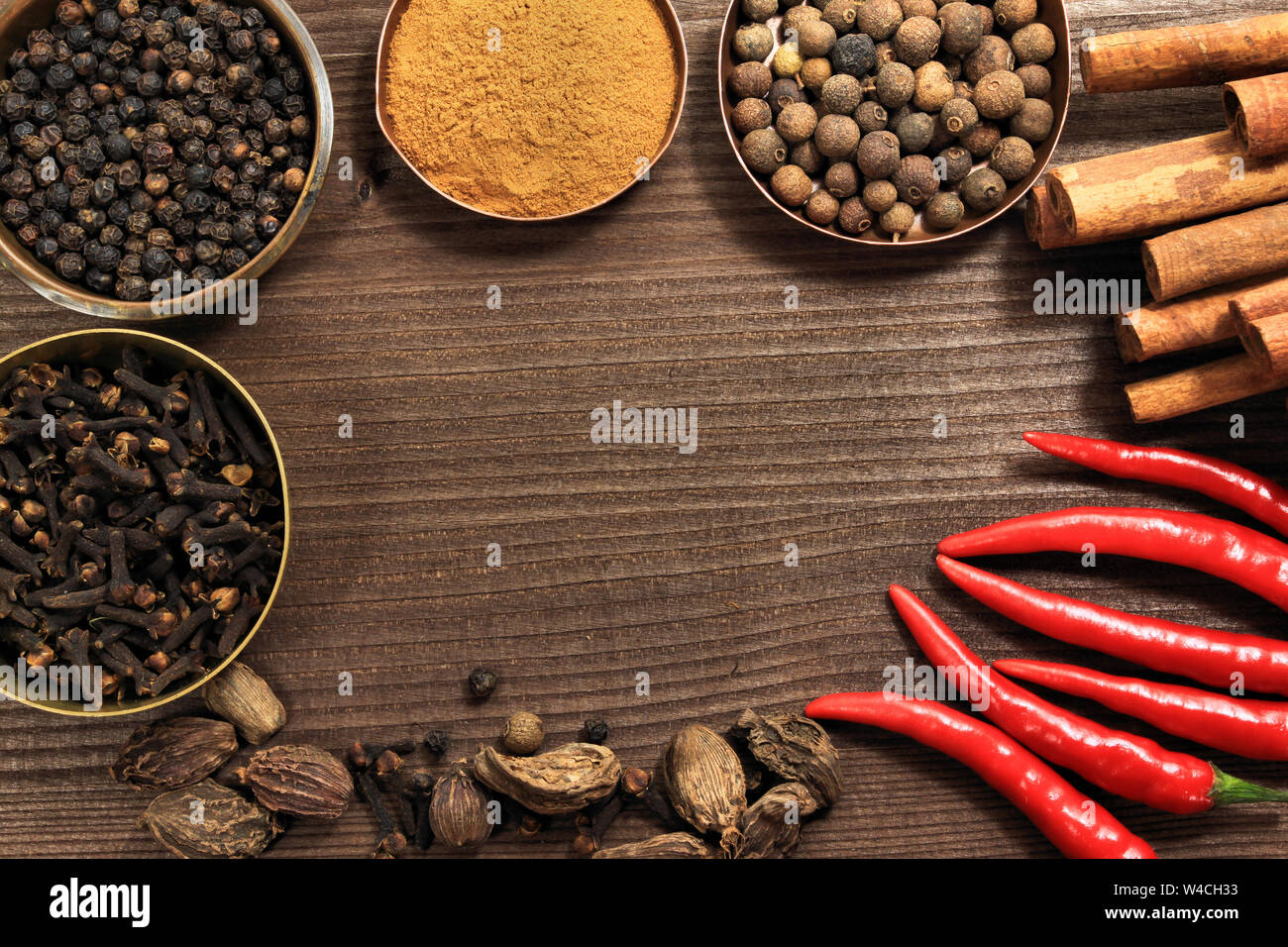 Spices frame in vintage style. Various kinds of whole spice - top shot ...