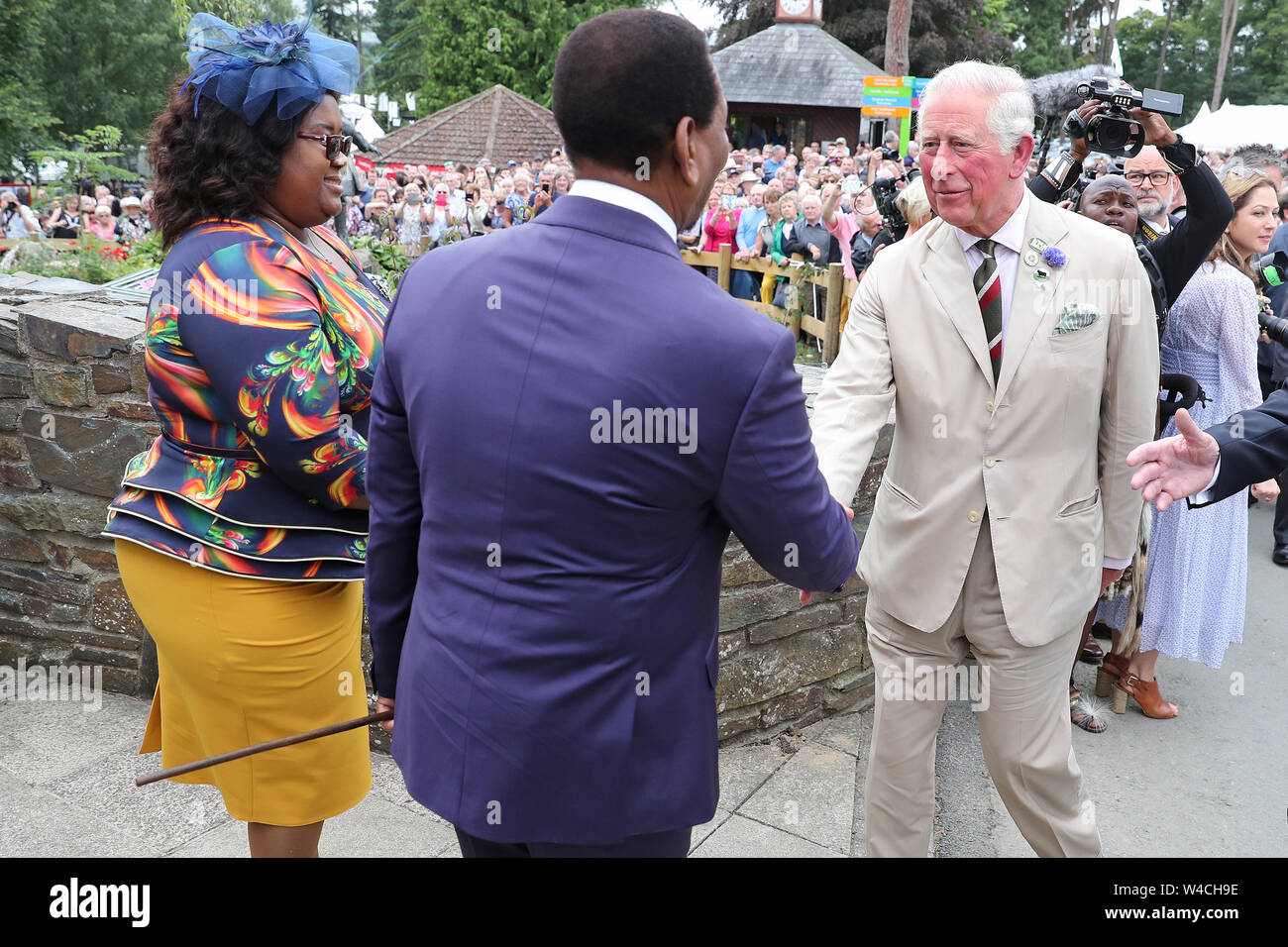 The Prince of Wales meets King Goodwill and Queen Pumi of the Zulu ...