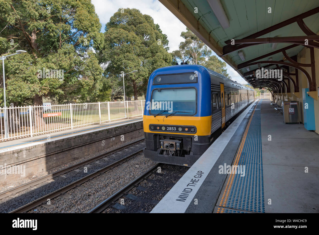 A two carriage diesel Endeavour class locomotive pulls into Mittagong ...