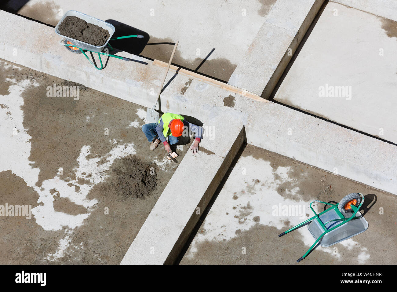 Construction workers building mexico hi-res stock photography and ...