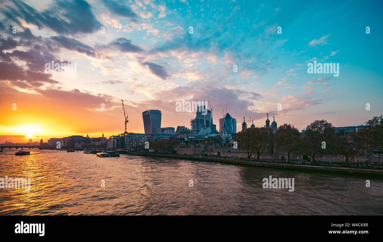 Summer night sky over london skyscraper hi-res stock photography and ...