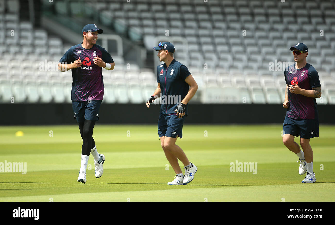 England's Stuart Broad (left) and Joe Root (right) during the nets ...