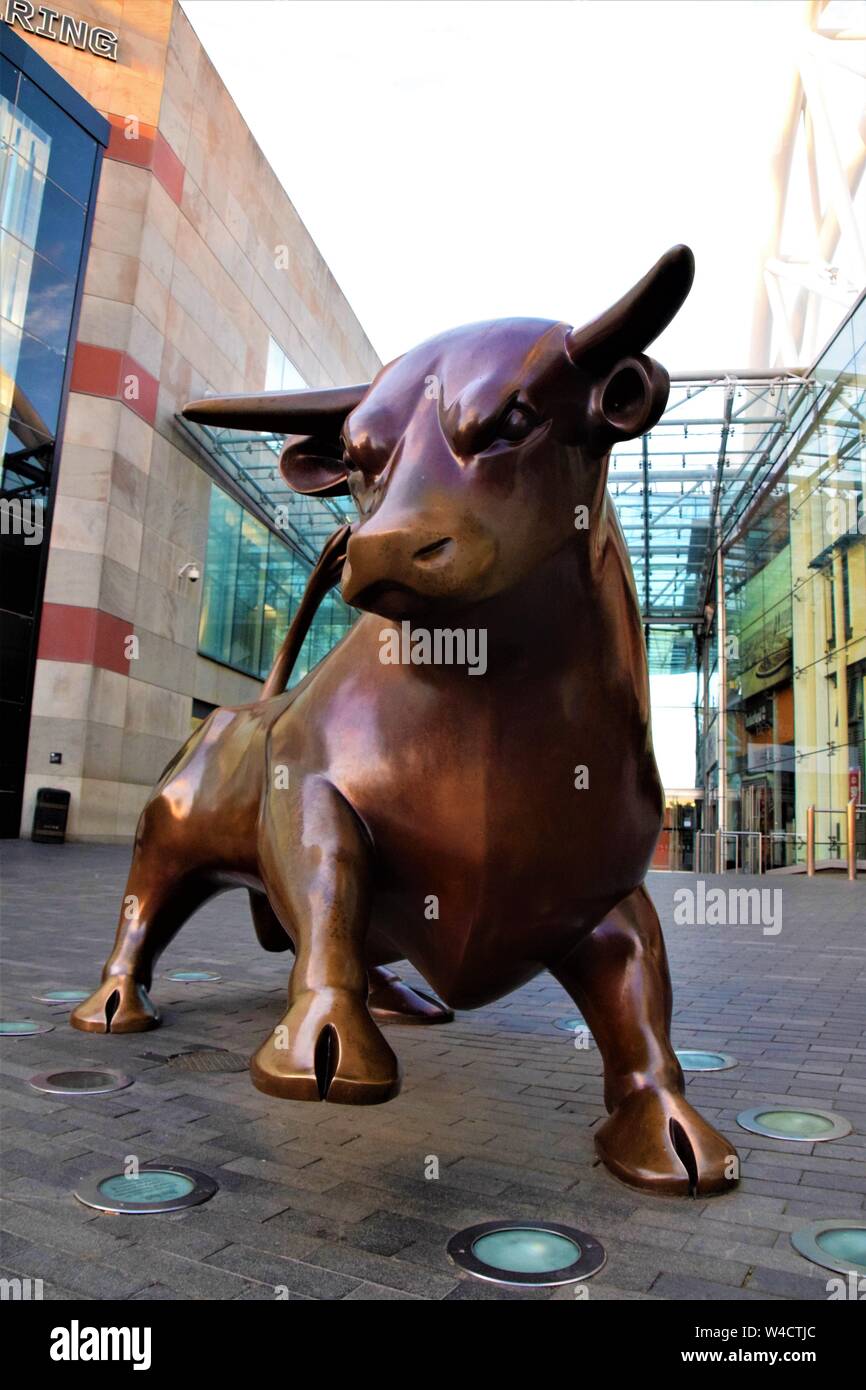 Birmingham england bullring bull sculpture hi-res stock photography and ...