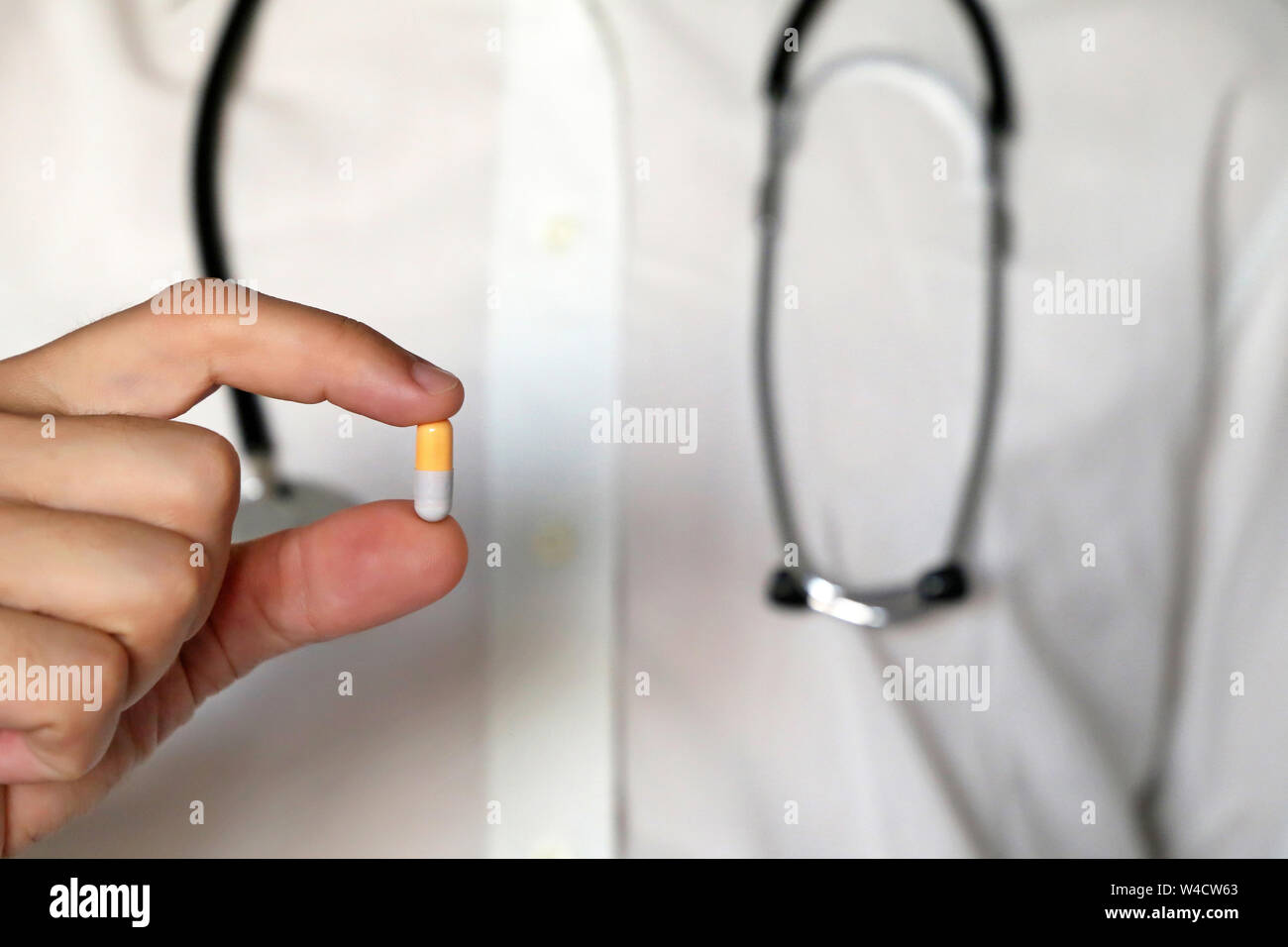 Hand holding drugs hi-res stock photography and images - Alamy