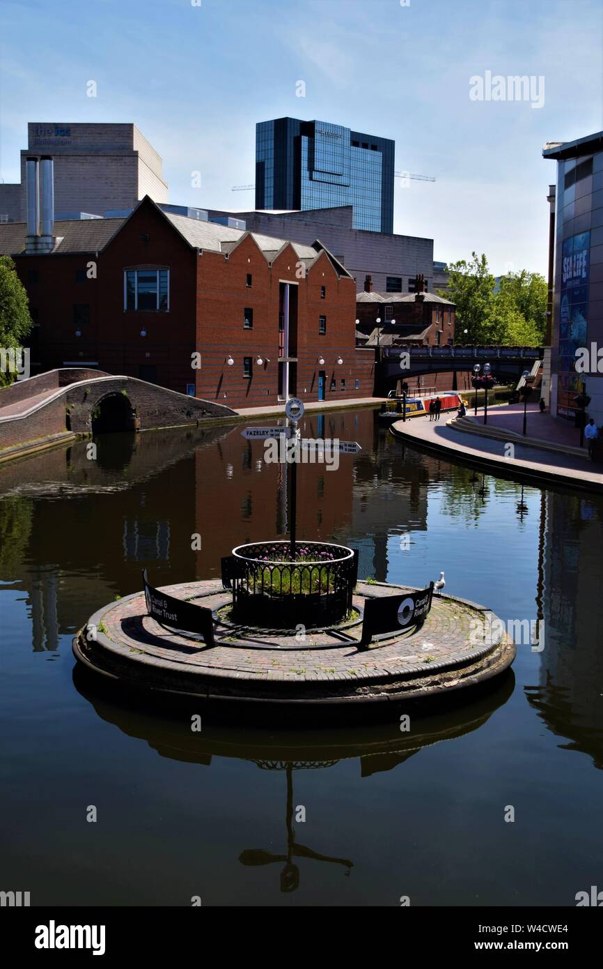 Canals birmingham hi-res stock photography and images - Alamy