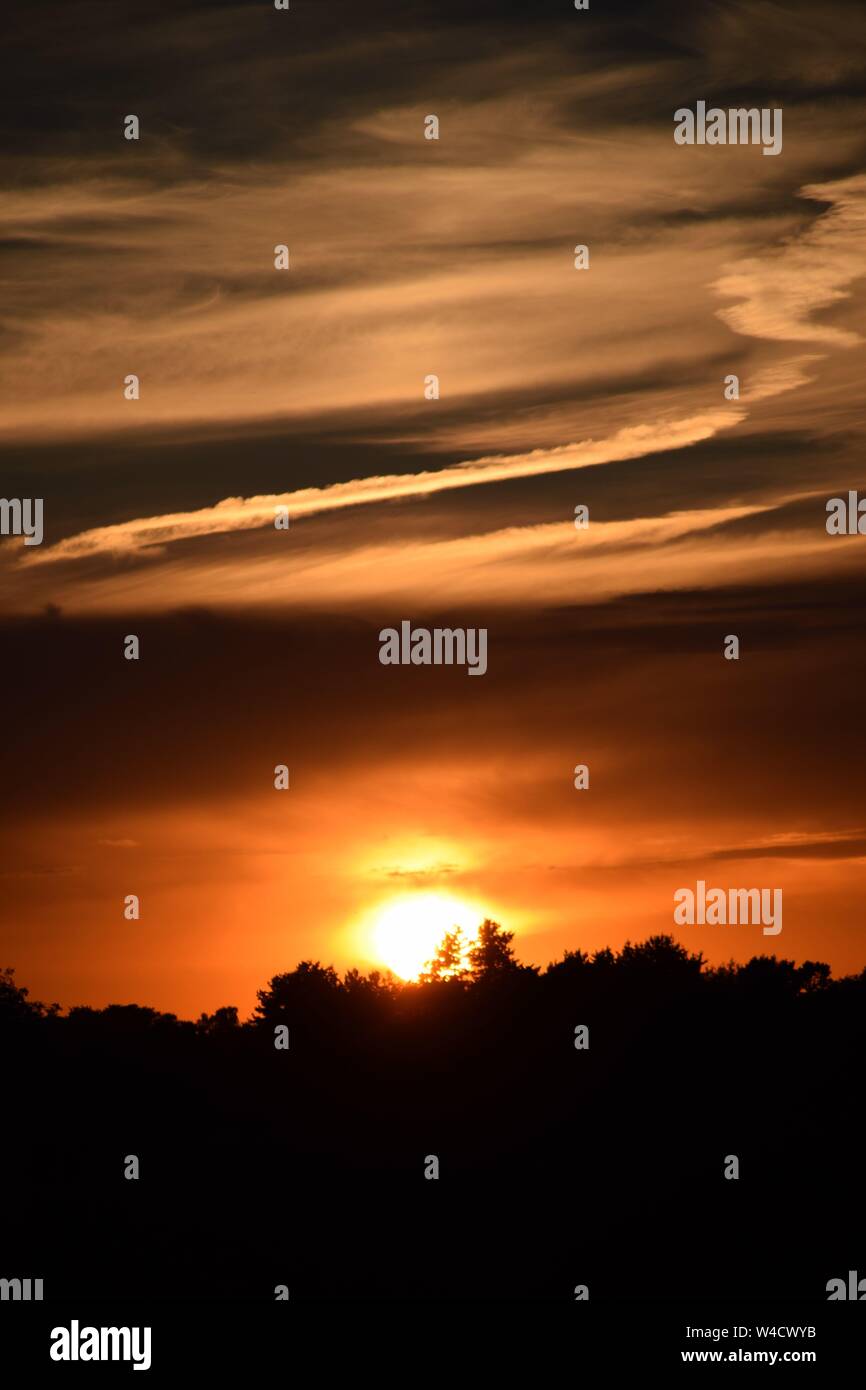 Colorful sunset hi-res stock photography and images - Alamy