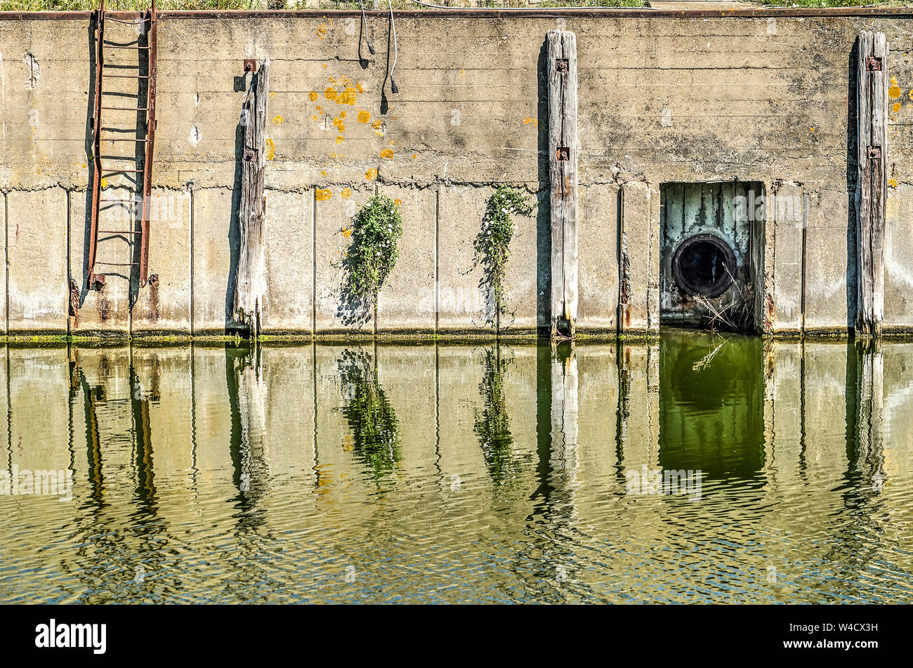 Quay wall construction hi-res stock photography and images - Alamy