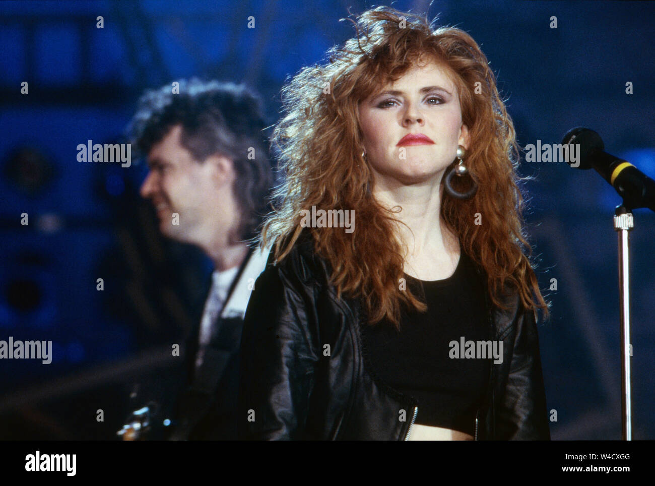 Rotes band hi-res stock photography and images - Alamy