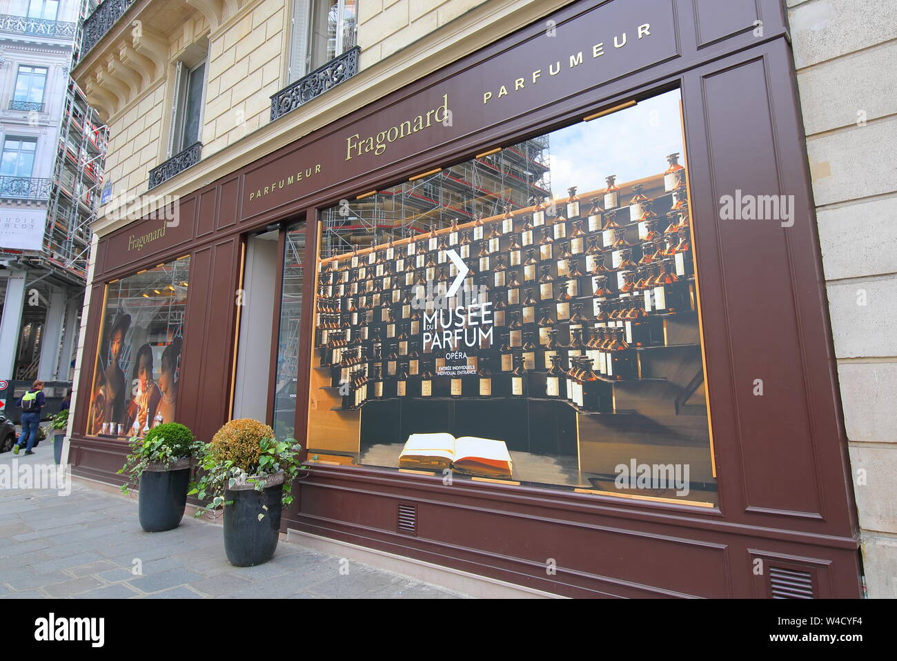 Perfume museum paris hi-res stock photography and images - Alamy