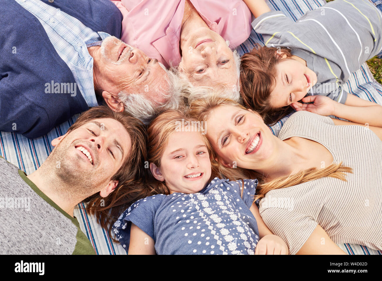 Happy family circle hi-res stock photography and images - Alamy
