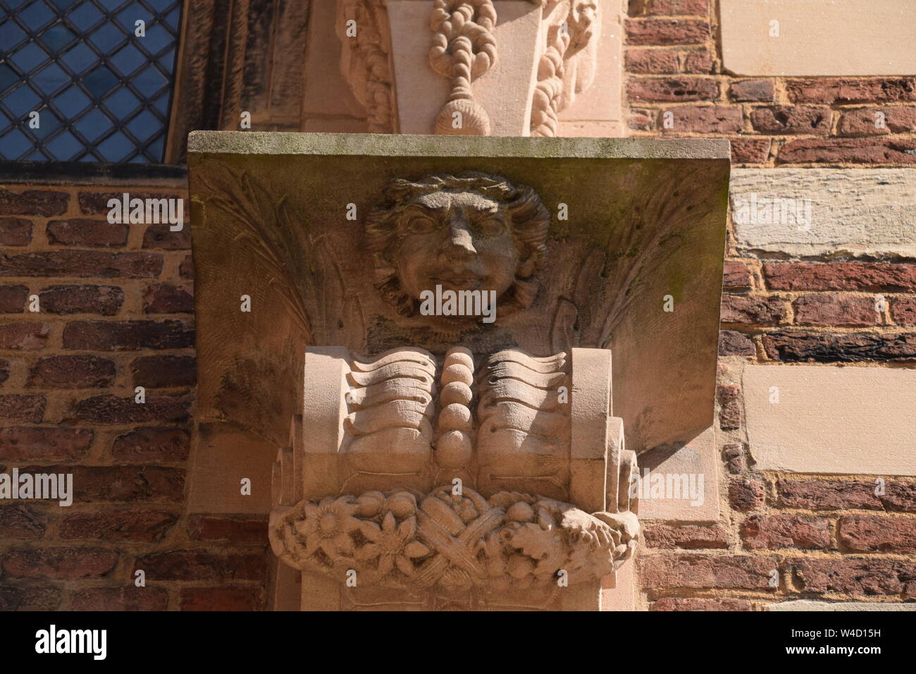 Human heads on exterior hi-res stock photography and images - Alamy