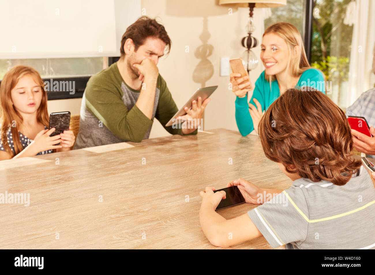 Family phones dinner hi-res stock photography and images - Alamy