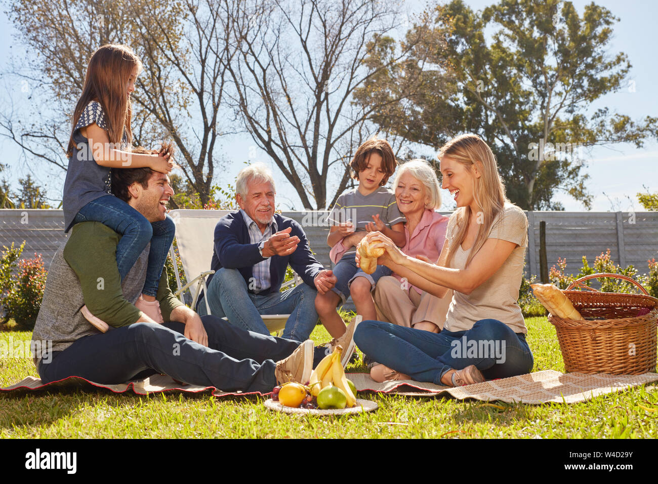 Picnicking party hi-res stock photography and images - Alamy