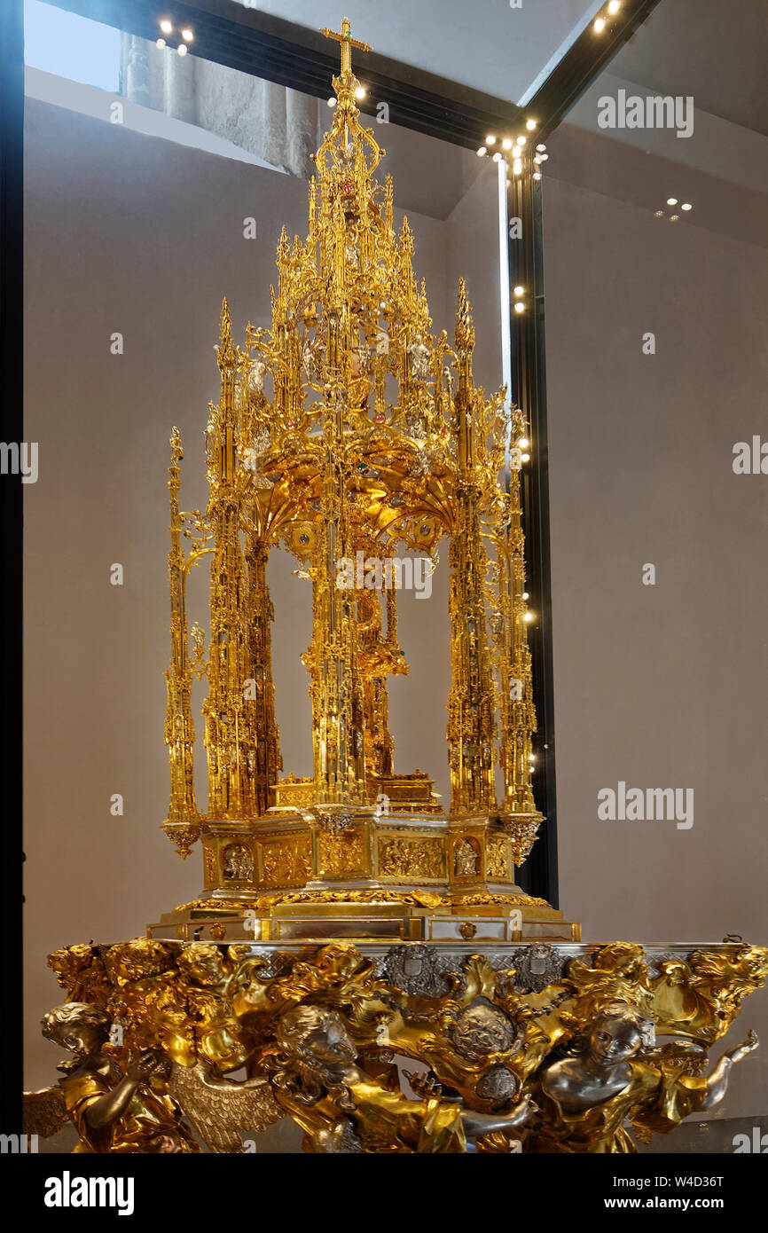 Monstrance of Arfe, ornate, gold, silver, jewels, 1523, base of silver ...