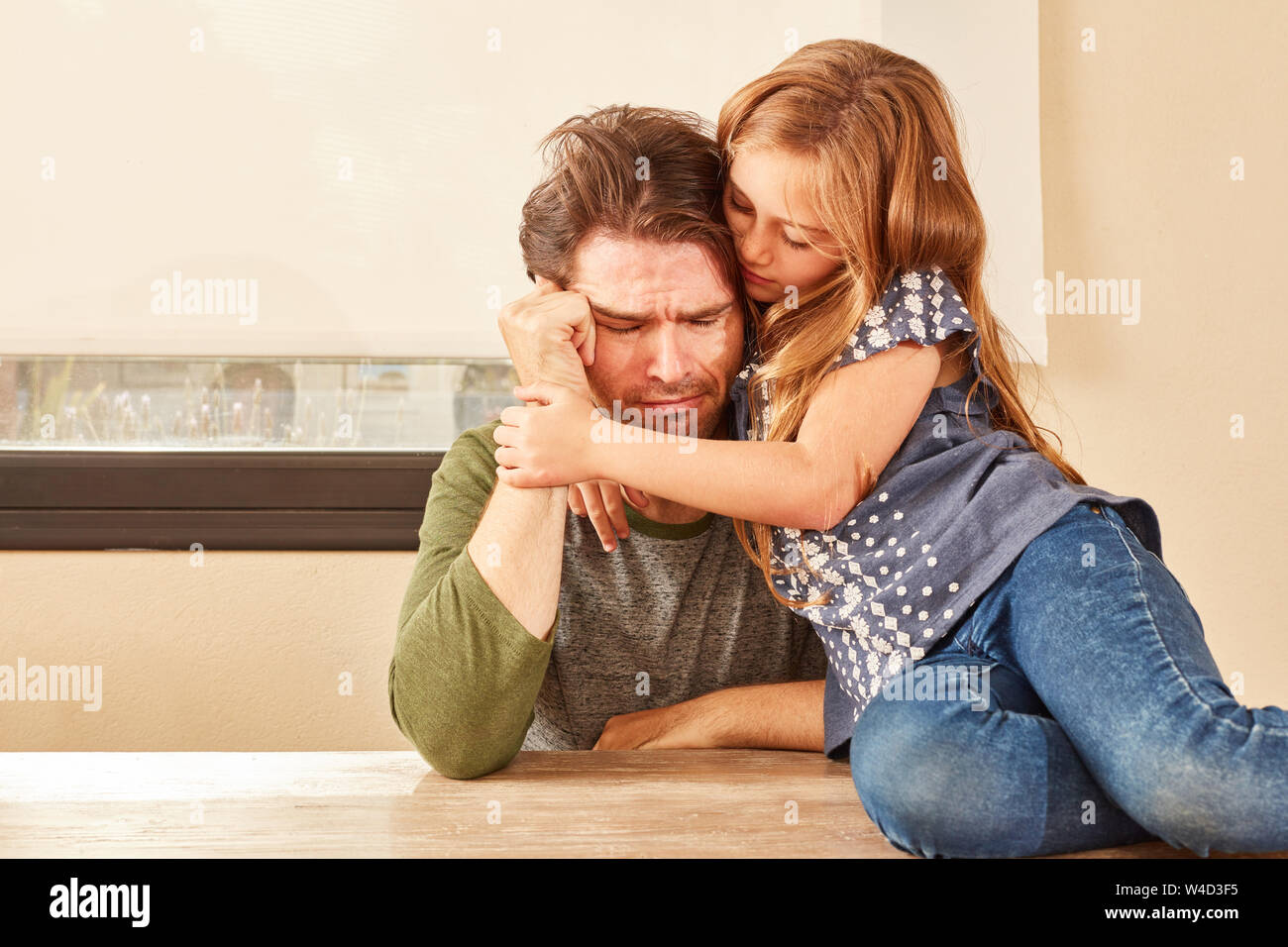 Sad father comfort sad daughter hi-res stock photography and images - Alamy