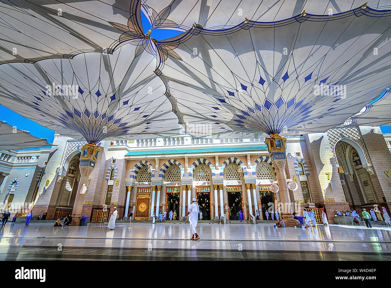 Madinah mosque hi-res stock photography and images - Alamy