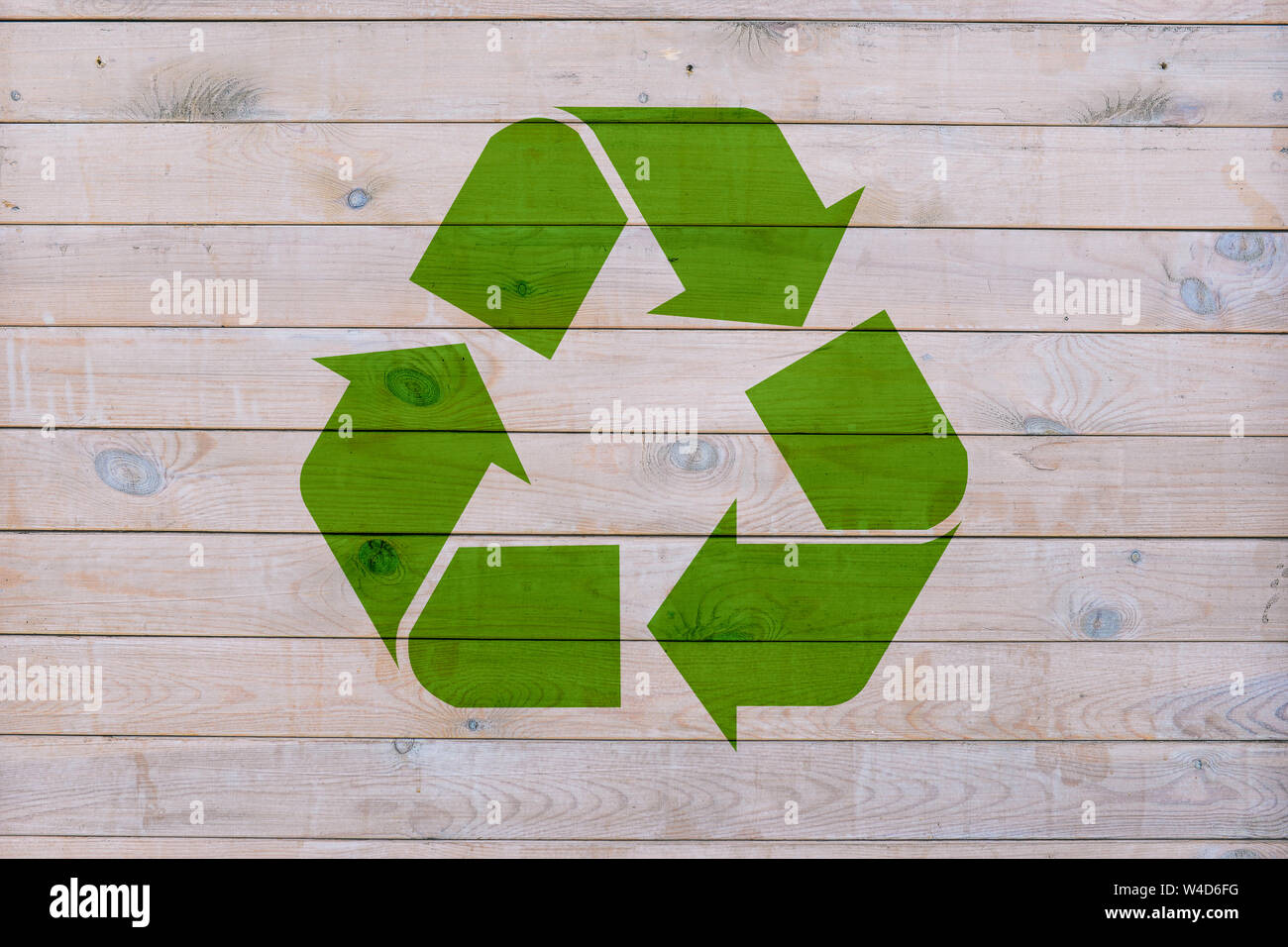 Recycling sign on a wooden box. Ecological concept with recycle symbol ...