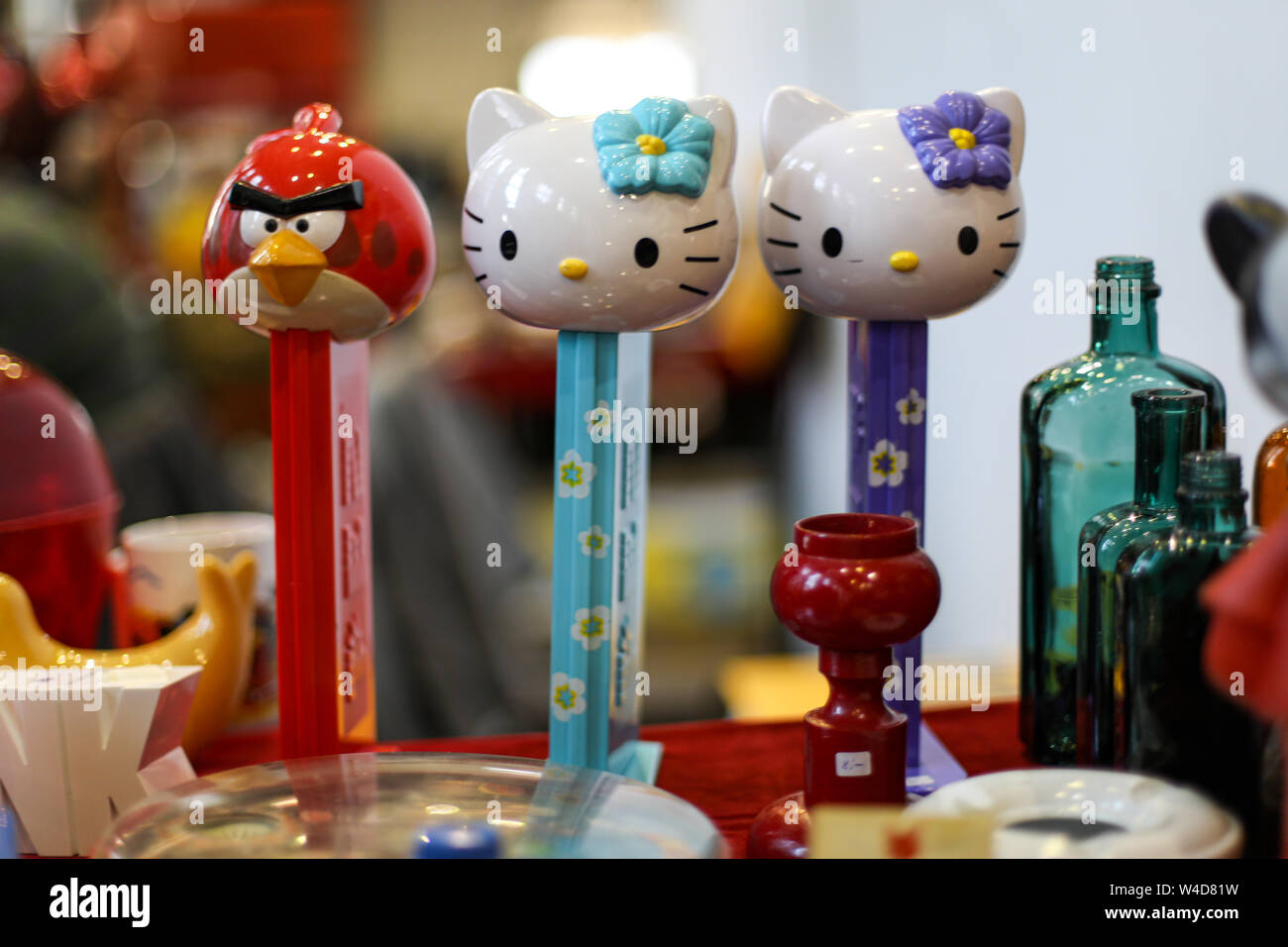 Pez candy hand hi-res stock photography and images - Alamy