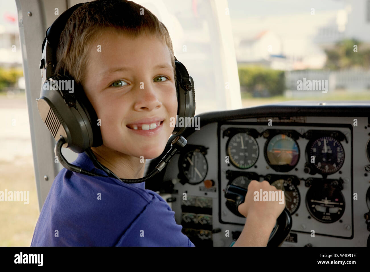 Airplane child cockpit hi-res stock photography and images - Alamy