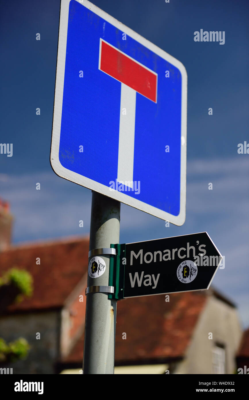 No through road sign hi-res stock photography and images - Alamy