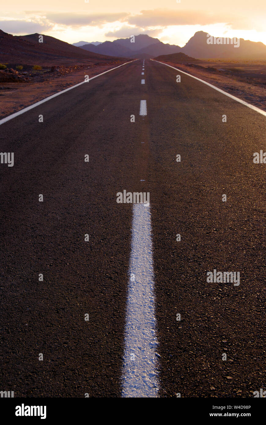Desert highway egypt road hi-res stock photography and images - Alamy