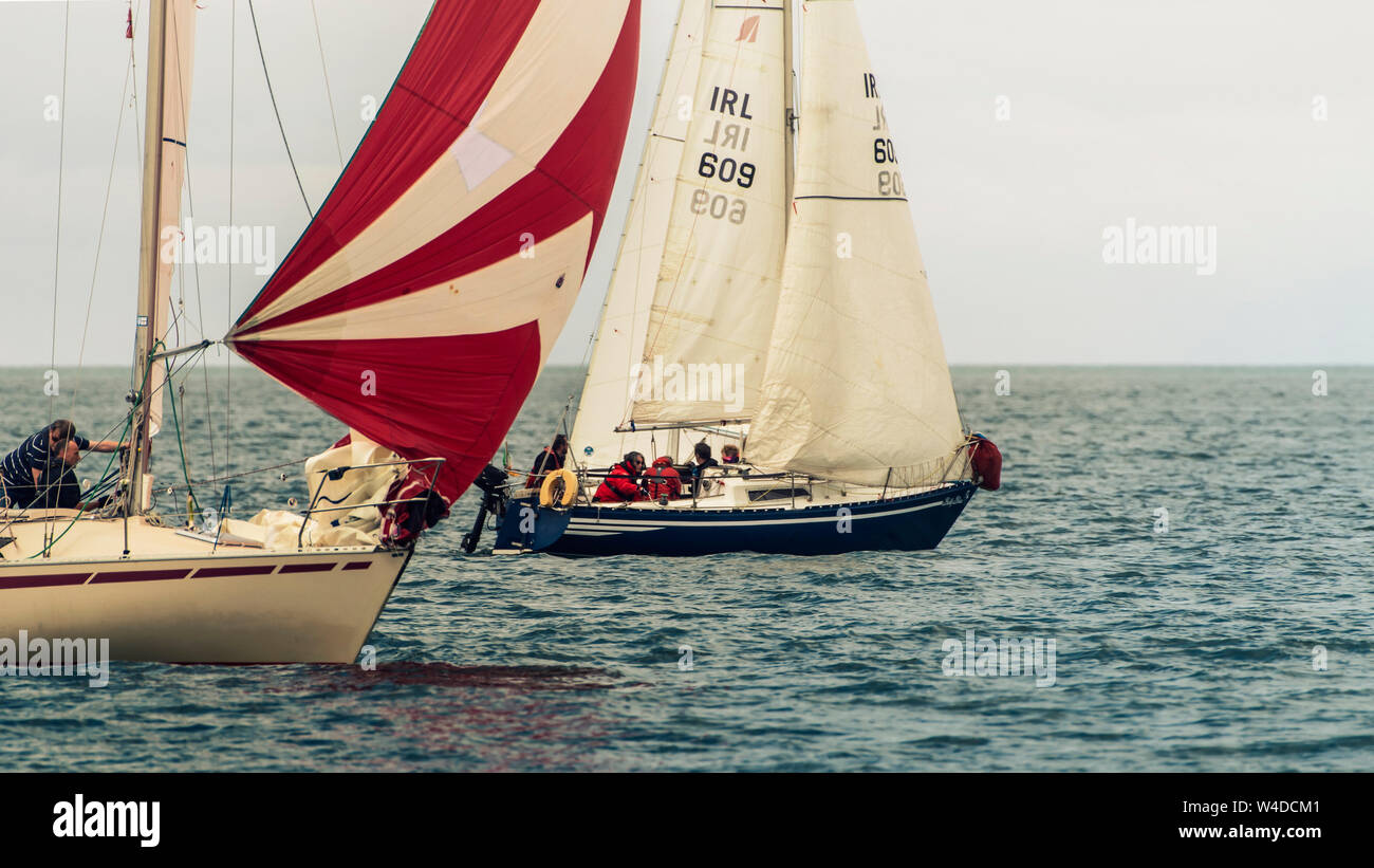 Yacht crew working hi-res stock photography and images - Alamy