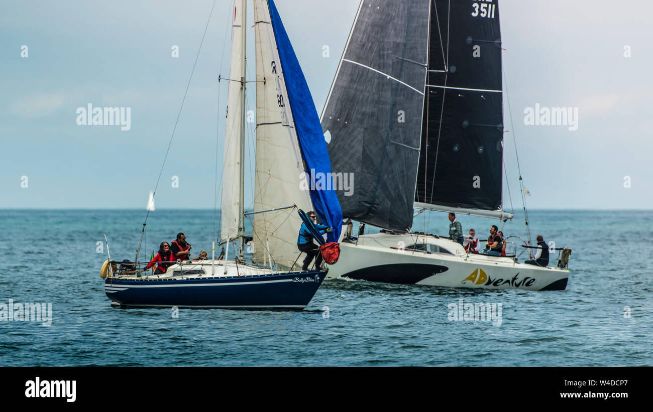 Yacht crew working hi-res stock photography and images - Alamy