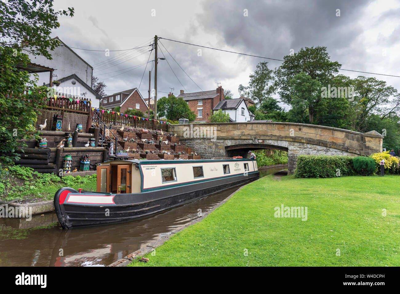 Shropshire union canal bridge hi-res stock photography and images - Alamy