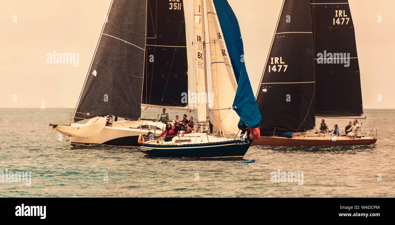 Yacht crew working hi-res stock photography and images - Alamy