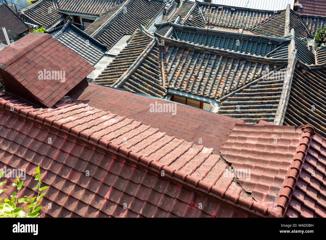 Korean roof tile hi-res stock photography and images - Alamy