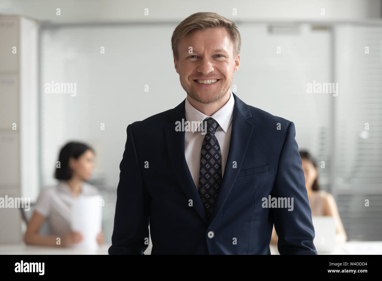 Bank staff looking at camera hi-res stock photography and images - Alamy