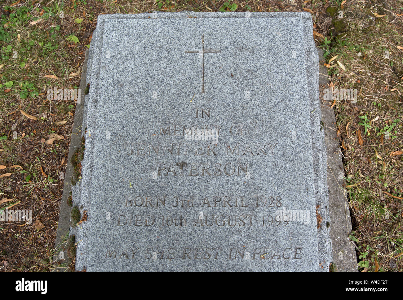 grave of jennifer paterson, celebrity chef and tv presenter, in putney ...