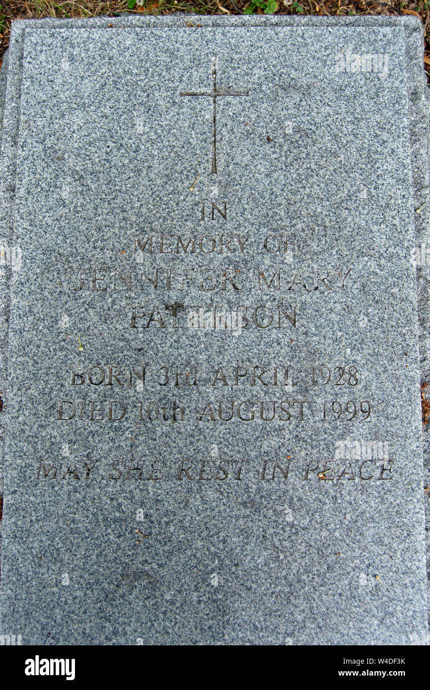 grave of jennifer paterson, celebrity chef and tv presenter, in putney ...